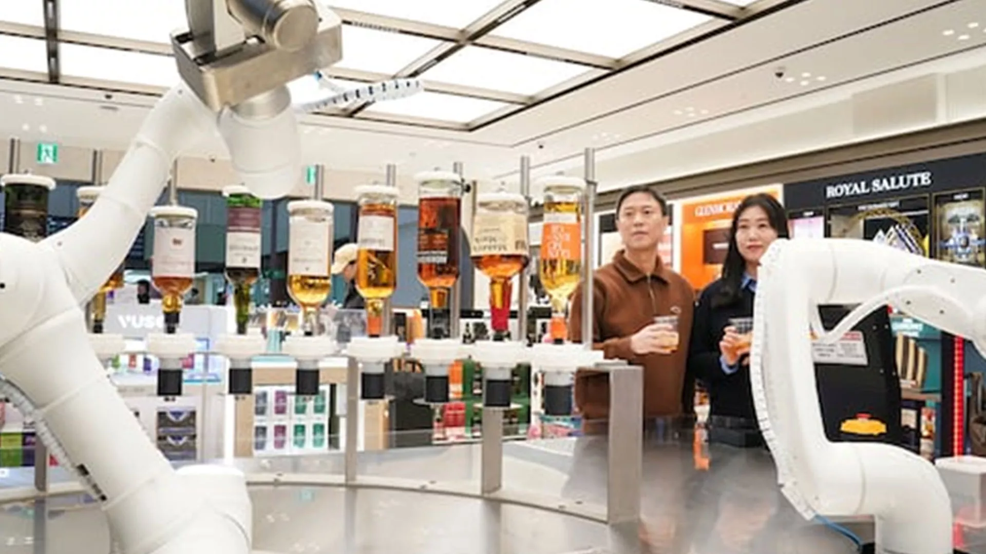 Lotte launches AI-powered robot bartender in airport | IGD (Institute ...